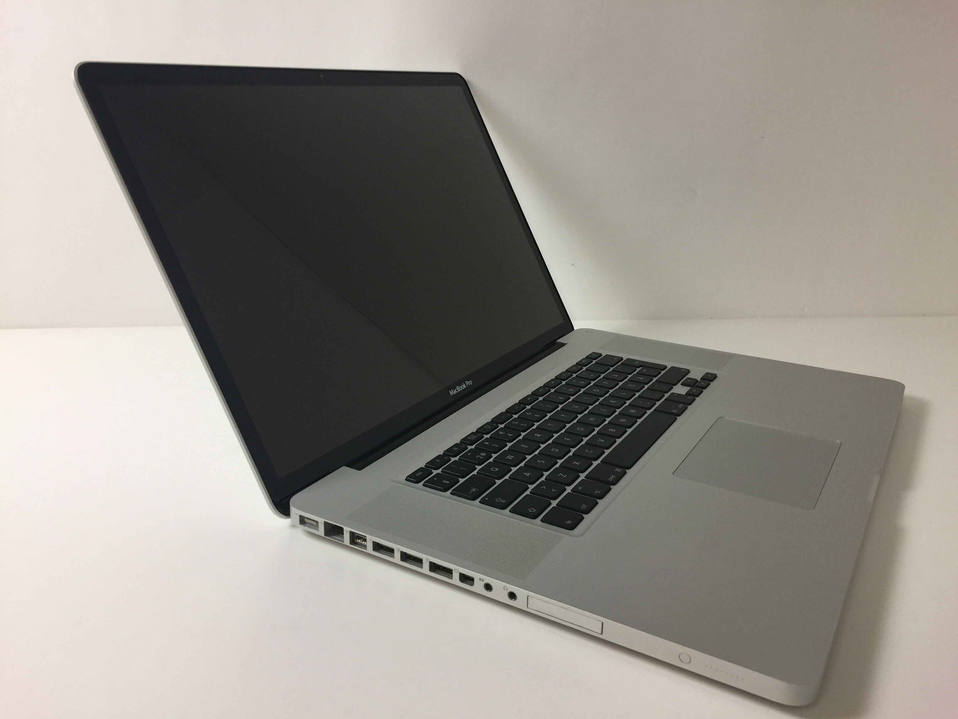 MacBook Pro 17" (2.8GHz Core 2 Duo) Intel Core 2 Duo 2.8 GHz / 8 GB ...